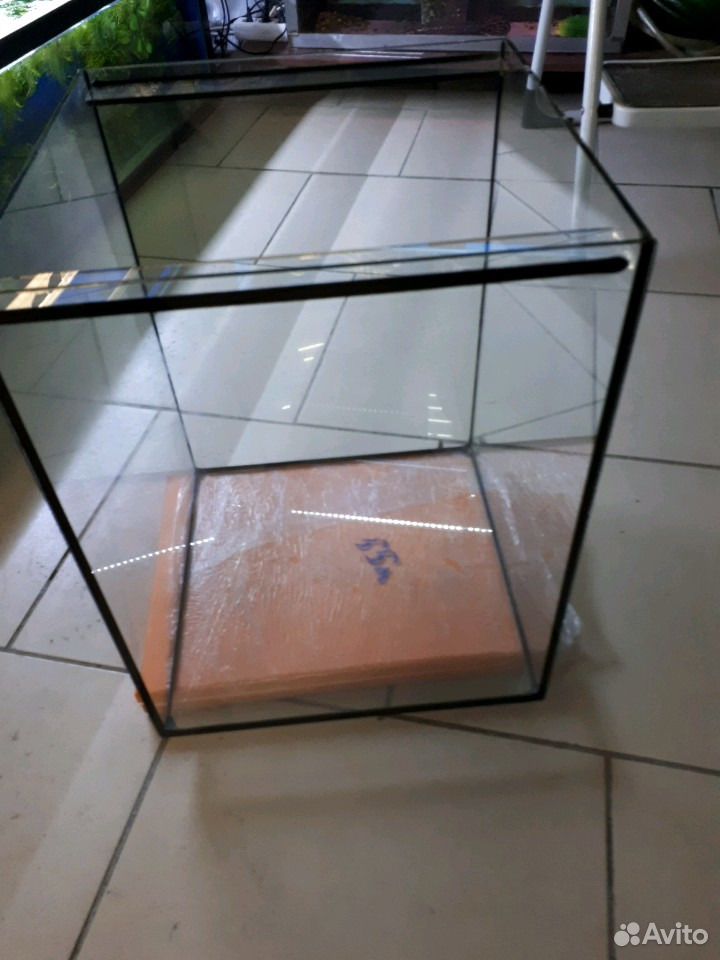 Аквариум кубик с черным герметиком